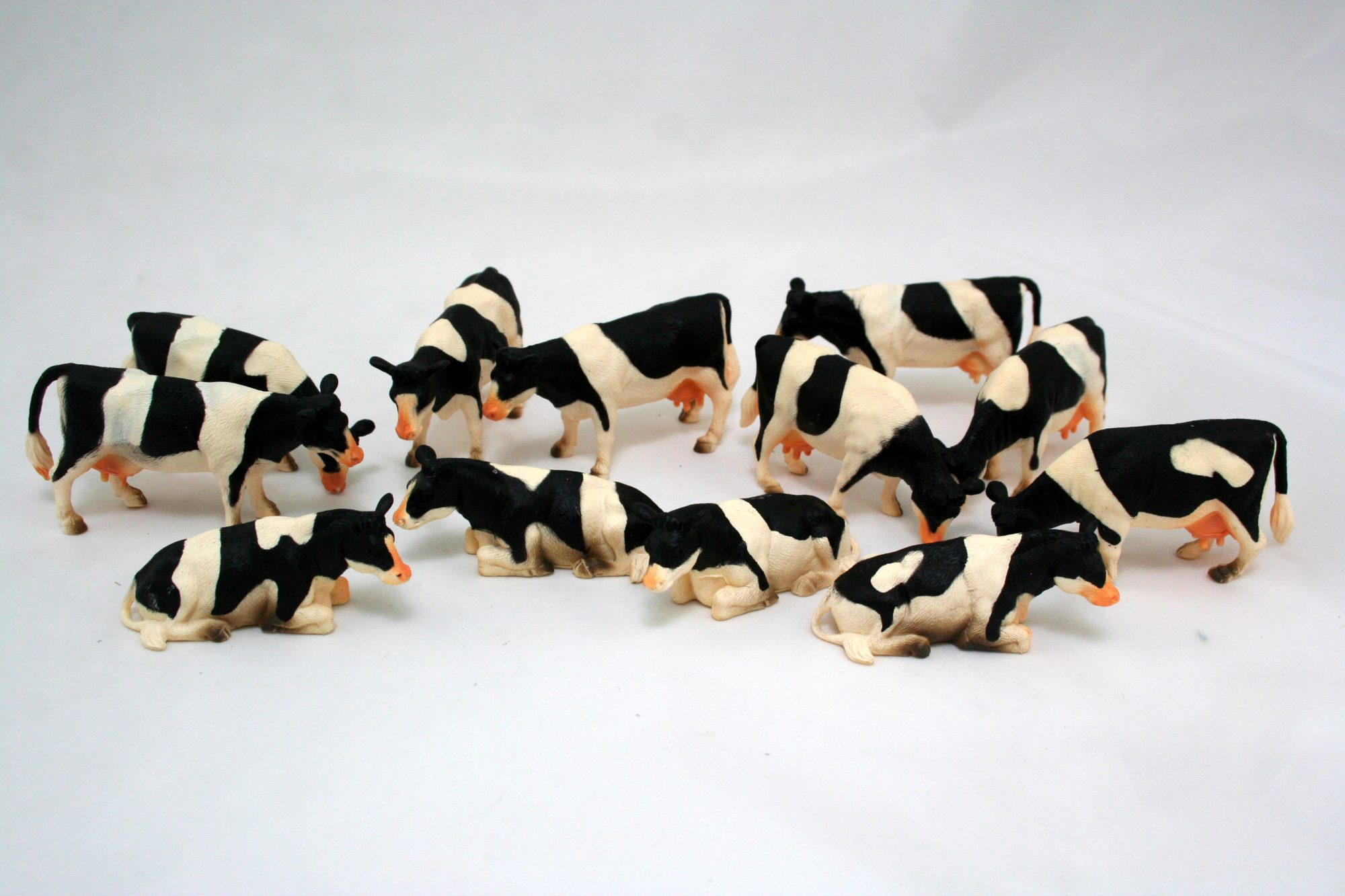 KIDSGLOB Mixed Cows Toy 12 Pack - Agricultural Toys - Mole Avon