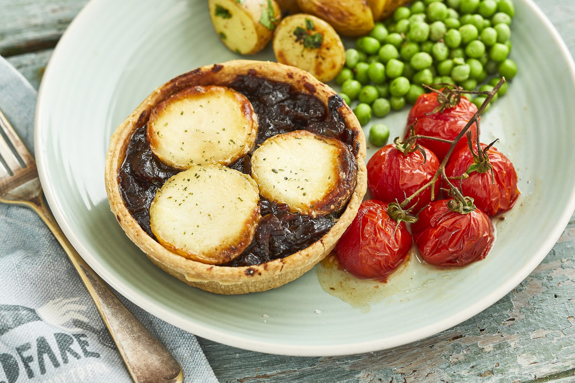 FIELDFAR Field Fare Frozen Caramelised Red Onion & Goats Cheese Tart ...