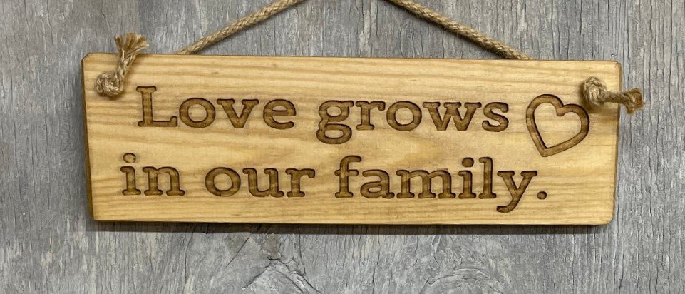 RAGDOLL Novelty Love Grows In Our Family Wooden Sign 30cm - Furnishings