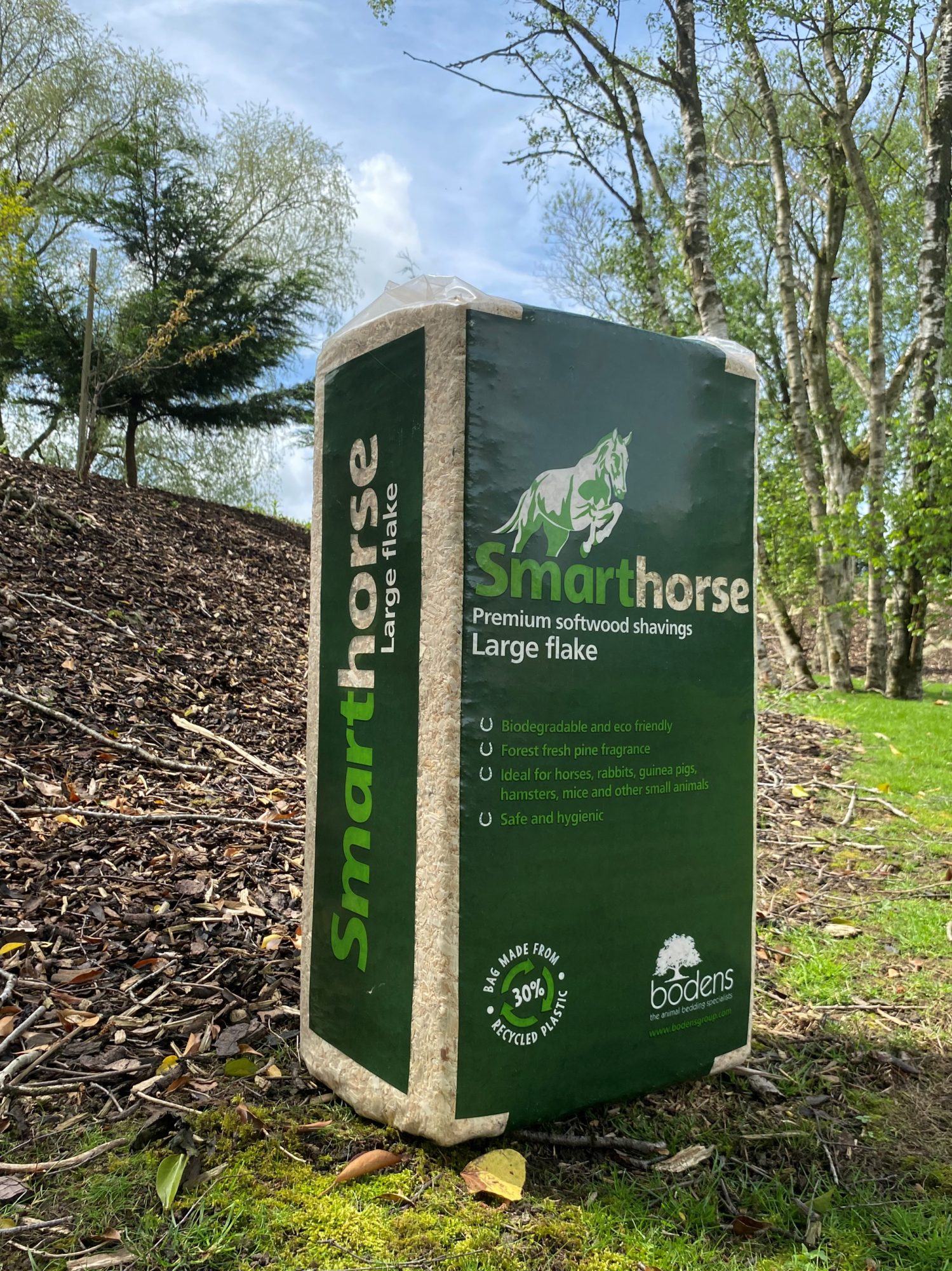 Smart Range Softwood Large Flake Shavings Bale - Buy Stable Bedding ...