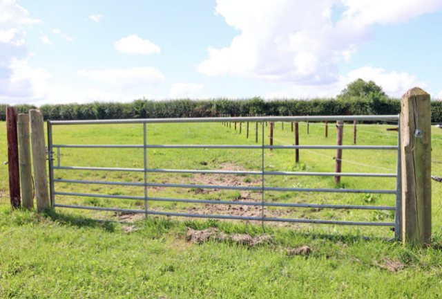 Perry Galvanised Field Gate With Fixing Kit - Field & Yard Gates